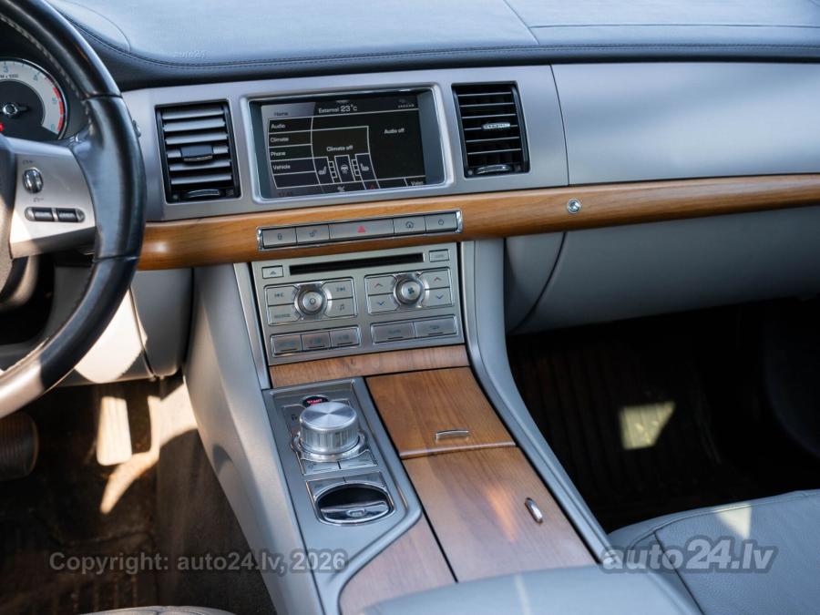 Zaļš Jaguar XF 2011 Tallina, ar dzinēja tilpumu 3.00 L un nobraukumu 187 tūkst. km par 5900 €, foto 19 vietnē AUTOMOTO.COM.LV