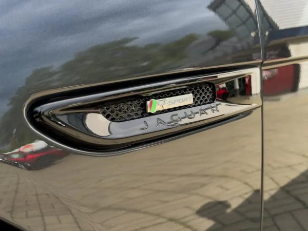 Grey Jaguar XF 2016 in Daugavpils, with an engine capacity of 3.00 L and mileage of 105 thousand km for 17500 €, photo 4 on AUTOMOTO.COM.LV