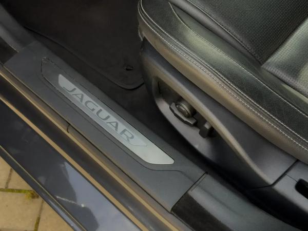 Grey Jaguar XF 2016 in Daugavpils, with an engine capacity of 3.00 L and mileage of 105 thousand km for 17500 €, photo 8 on AUTOMOTO.COM.LV