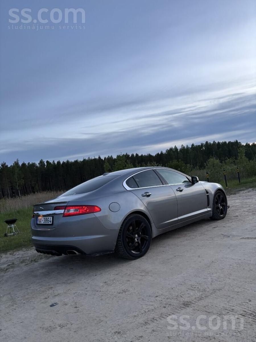 Pelēks Jaguar XF 2008 Rīga, ar dzinēja tilpumu 3.00 L un nobraukumu 325 tūkst. km par 2850 €, foto 4 vietnē AUTOMOTO.COM.LV