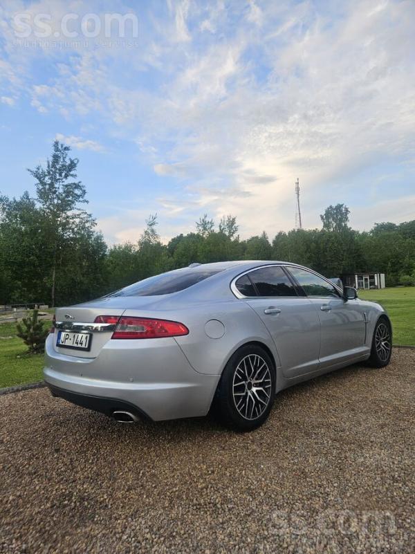 Grey Jaguar XF 2008 in Ogre, with an engine capacity of 2.70 L and mileage of 379 thousand km for 3500 €, photo 9 on AUTOMOTO.COM.LV