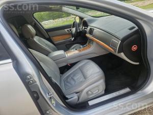 Grey Jaguar XF 2008 in Ogre, with an engine capacity of 2.70 L and mileage of 379 thousand km for 3500 €, photo 17 on AUTOMOTO.COM.LV