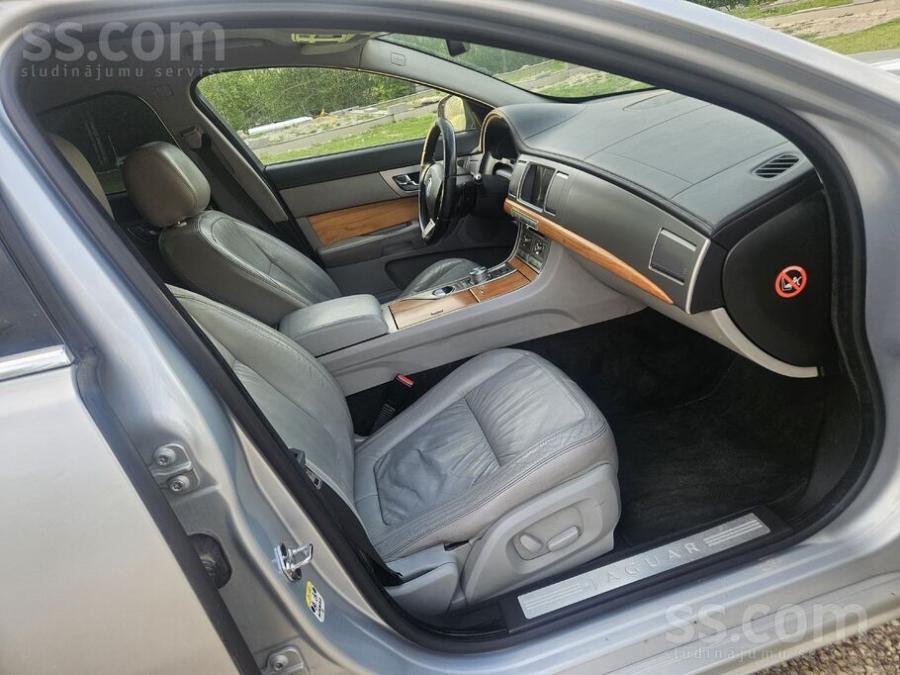 Grey Jaguar XF 2008 in Ogre, with an engine capacity of 2.70 L and mileage of 379 thousand km for 3500 €, photo 17 on AUTOMOTO.COM.LV