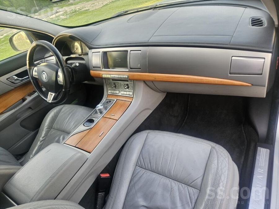 Grey Jaguar XF 2008 in Ogre, with an engine capacity of 2.70 L and mileage of 379 thousand km for 3500 €, photo 18 on AUTOMOTO.COM.LV
