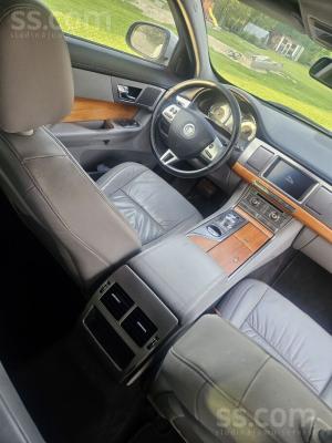Grey Jaguar XF 2008 in Ogre, with an engine capacity of 2.70 L and mileage of 379 thousand km for 3500 €, photo 20 on AUTOMOTO.COM.LV