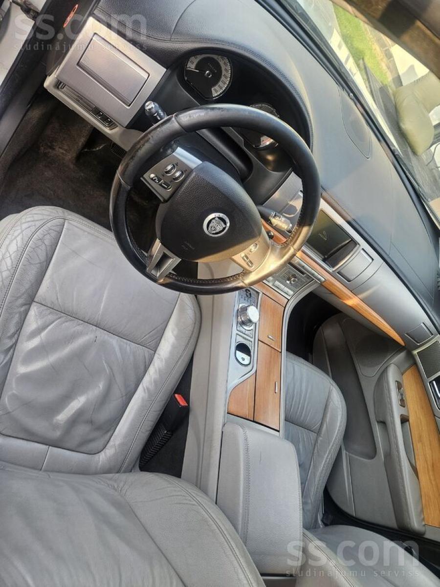 Grey Jaguar XF 2008 in Ogre, with an engine capacity of 2.70 L and mileage of 379 thousand km for 3500 €, photo 21 on AUTOMOTO.COM.LV