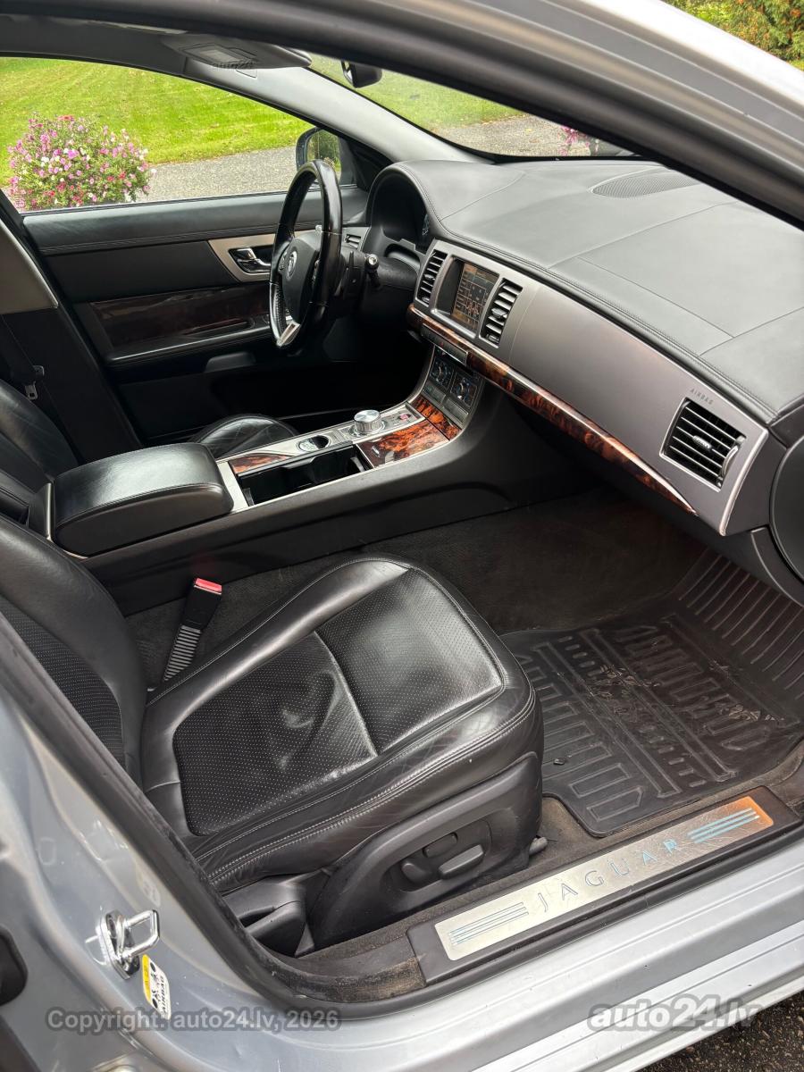Grey Jaguar XF 2008 in Rapla, with an engine capacity of 3.00 L and mileage of 309 thousand km for 3700 €, photo 6 on AUTOMOTO.COM.LV