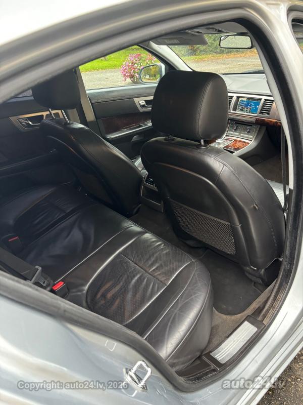 Pelēks Jaguar XF 2008 Rapla, ar dzinēja tilpumu 3.00 L un nobraukumu 309 tūkst. km par 3700 €, foto 7 vietnē AUTOMOTO.COM.LV