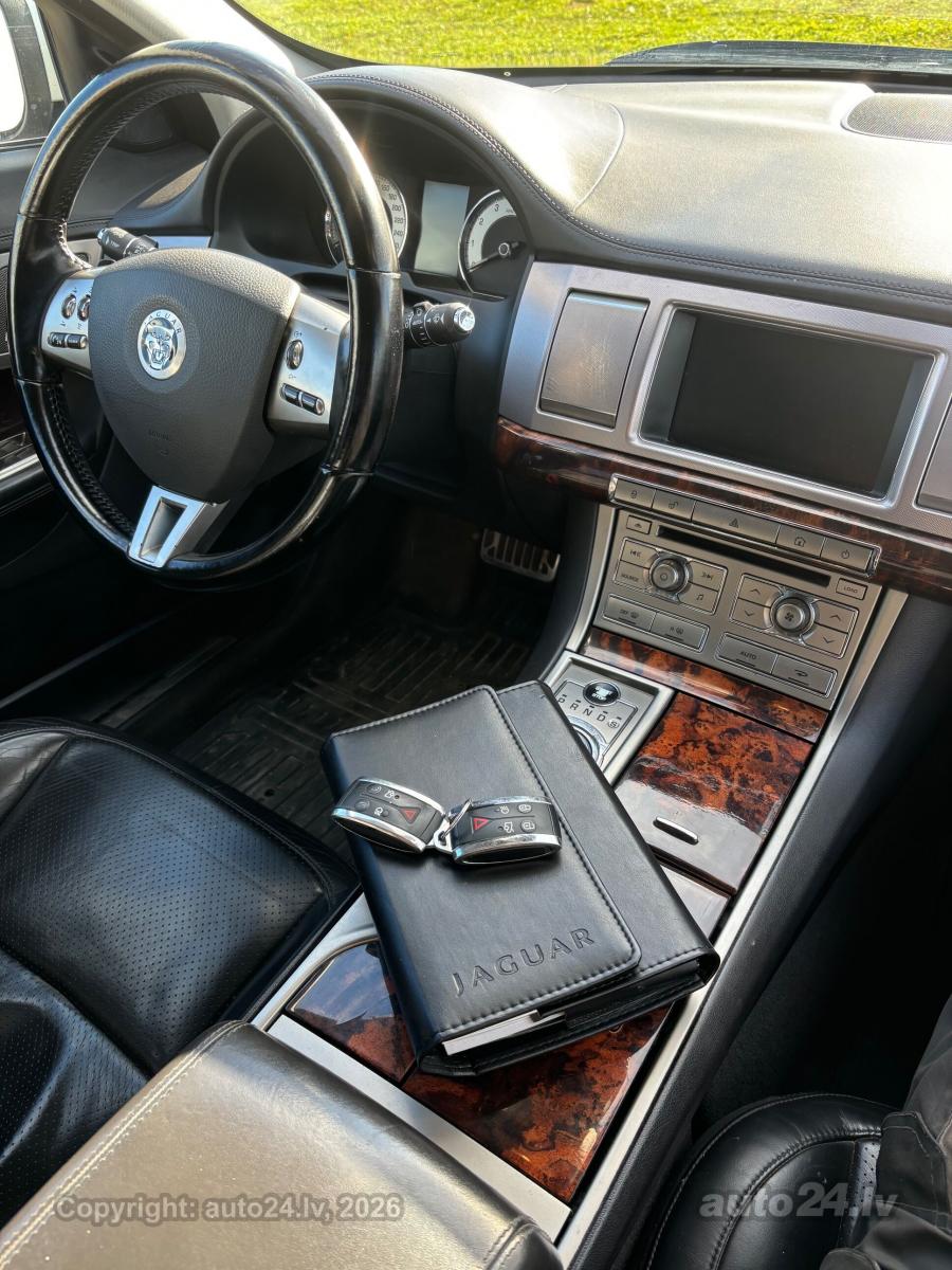 Grey Jaguar XF 2008 in Rapla, with an engine capacity of 3.00 L and mileage of 309 thousand km for 3700 €, photo 9 on AUTOMOTO.COM.LV