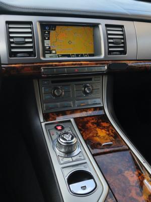 Grey Jaguar XF 2008 in Parnu, with an engine capacity of 2.70 L and mileage of 370 thousand km for 3200 €, photo 9 on AUTOMOTO.COM.LV