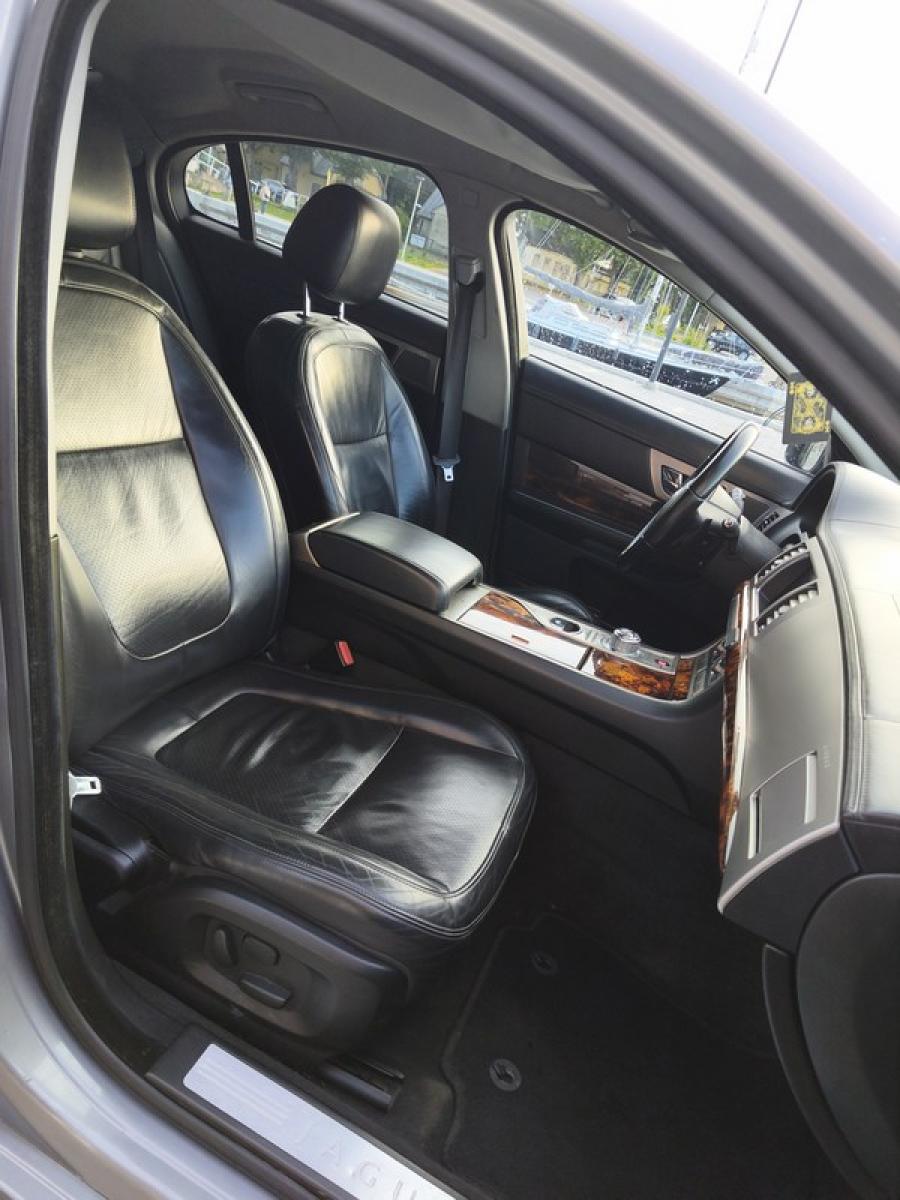 Grey Jaguar XF 2008 in Parnu, with an engine capacity of 2.70 L and mileage of 370 thousand km for 3200 €, photo 15 on AUTOMOTO.COM.LV