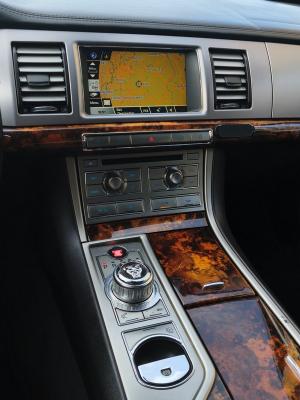 Grey Jaguar XF 2008 in Parnu, with an engine capacity of 2.70 L and mileage of 370 thousand km for 3200 €, photo 17 on AUTOMOTO.COM.LV