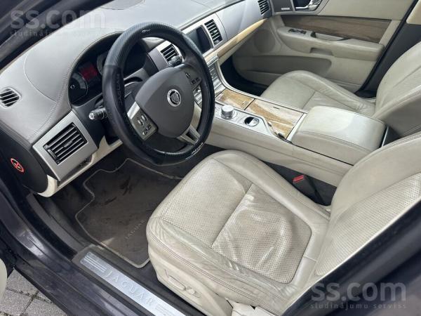 Pelēks Jaguar XF 2008 Rīga, ar dzinēja tilpumu 2.70 L un nobraukumu 270 tūkst. km par 4510 €, foto 9 vietnē AUTOMOTO.COM.LV