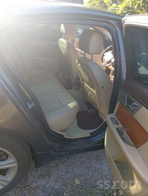 Pelēks Jaguar XF 2008 Jēkabpils, ar dzinēja tilpumu 2.70 L un nobraukumu 359 tūkst. km par 3500 €, foto 8 vietnē AUTOMOTO.COM.LV