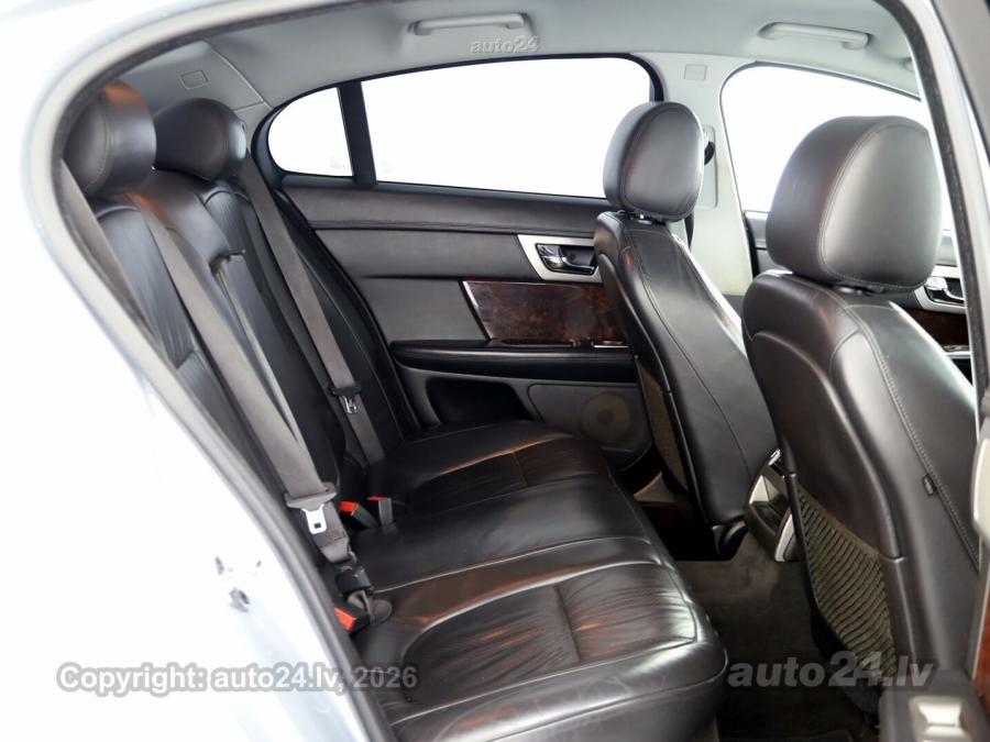 Pelēks Jaguar XF 2008 Tallina, ar dzinēja tilpumu 3.00 L un nobraukumu 311 tūkst. km par 1799 €, foto 8 vietnē AUTOMOTO.COM.LV