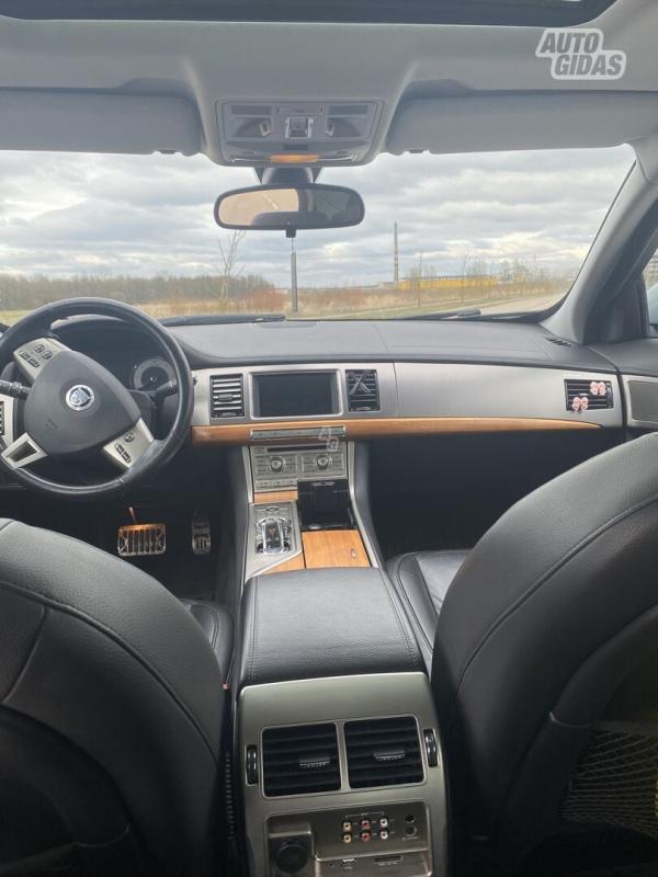 Pelēks Jaguar XF 2009 Viļņa, ar dzinēja tilpumu 3.00 L un nobraukumu 187 tūkst. km par 5700 €, foto 5 vietnē AUTOMOTO.COM.LV