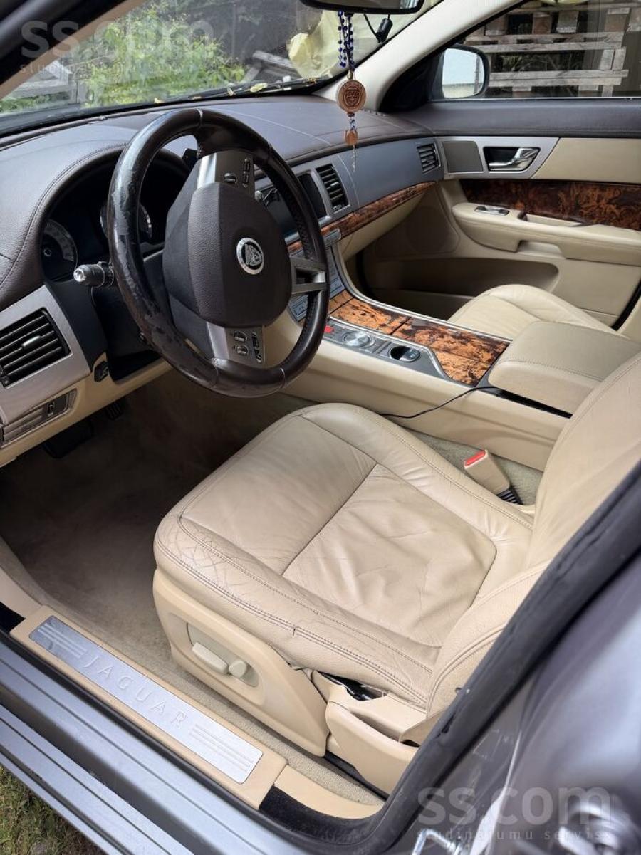 Pelēks Jaguar XF 2009 Tukums, ar dzinēja tilpumu 3.00 L un nobraukumu 290 tūkst. km par 5500 €, foto 7 vietnē AUTOMOTO.COM.LV