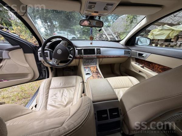 Grey Jaguar XF 2009 in Tukums, with an engine capacity of 3.00 L and mileage of 290 thousand km for 5500 €, photo 7 on AUTOMOTO.COM.LV