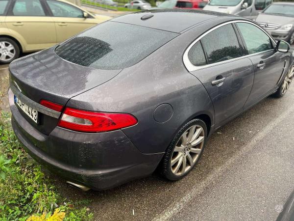 Jaguar XF 2009 in Vilnius on AUTOMOTO.COM.LV Grey Jaguar XF 2009 in Vilnius, with an engine capacity of 2.72 L and mileage of 300 thousand km for 1500 €, photo 3 on AUTOMOTO.COM.LV