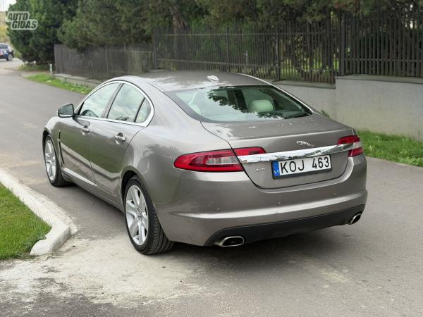 Grey Jaguar XF 2009 in Vilnius, with an engine capacity of 2.70 L and mileage of 320 thousand km for 2650 €, photo 5 on AUTOMOTO.COM.LV