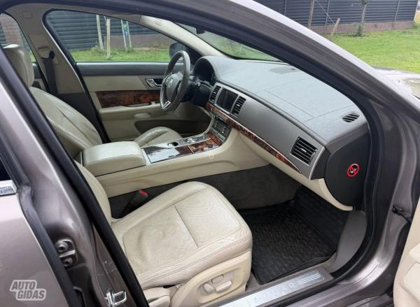 Grey Jaguar XF 2009 in Vilnius, with an engine capacity of 2.70 L and mileage of 320 thousand km for 2650 €, photo 11 on AUTOMOTO.COM.LV