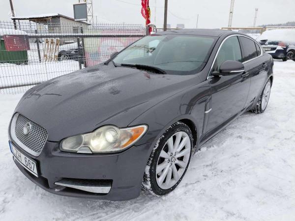 Pelēks Jaguar XF 2010 Viļņa, ar dzinēja tilpumu 2.99 L un nobraukumu 331 tūkst. km par 5000 €, foto 1 vietnē AUTOMOTO.COM.LV