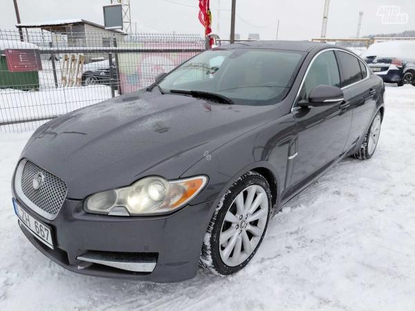Pelēks Jaguar XF 2010 Viļņa, ar dzinēja tilpumu 3.00 L un nobraukumu 331 tūkst. km par 5000 €, foto 1 vietnē AUTOMOTO.COM.LV