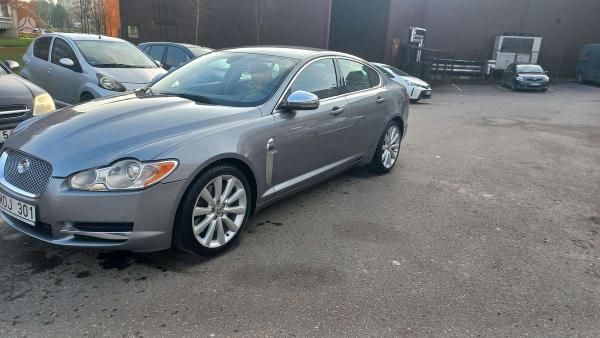Pelēks Jaguar XF 2010 Viļņa, ar dzinēja tilpumu 2.99 L un nobraukumu 300 tūkst. km par 5000 €, foto 2 vietnē AUTOMOTO.COM.LV