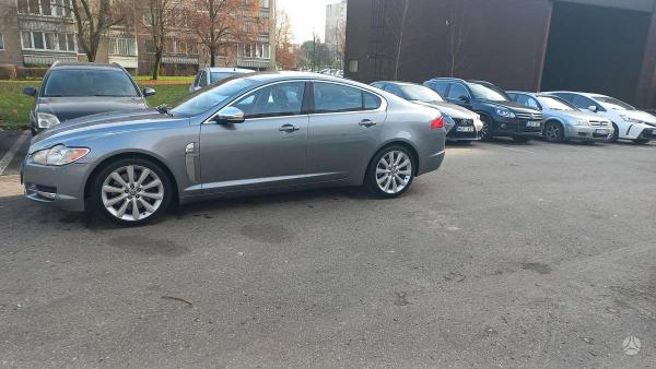 Pelēks Jaguar XF 2010 Viļņa, ar dzinēja tilpumu 2.99 L un nobraukumu 300 tūkst. km par 5000 €, foto 3 vietnē AUTOMOTO.COM.LV