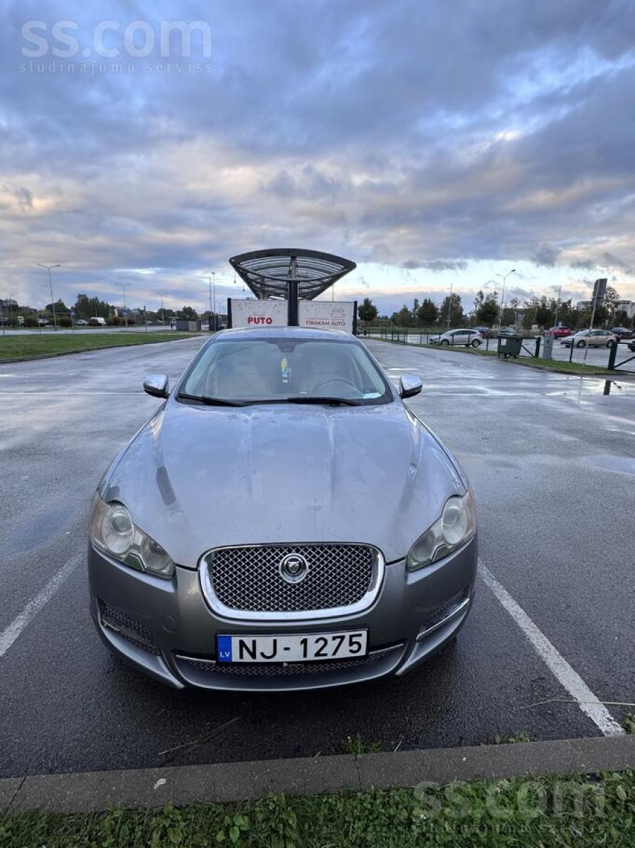 Grey Jaguar XF 2010 in Riga, with an engine capacity of 3.00 L and mileage of 350 thousand km for 3900 €, photo 1 on AUTOMOTO.COM.LV