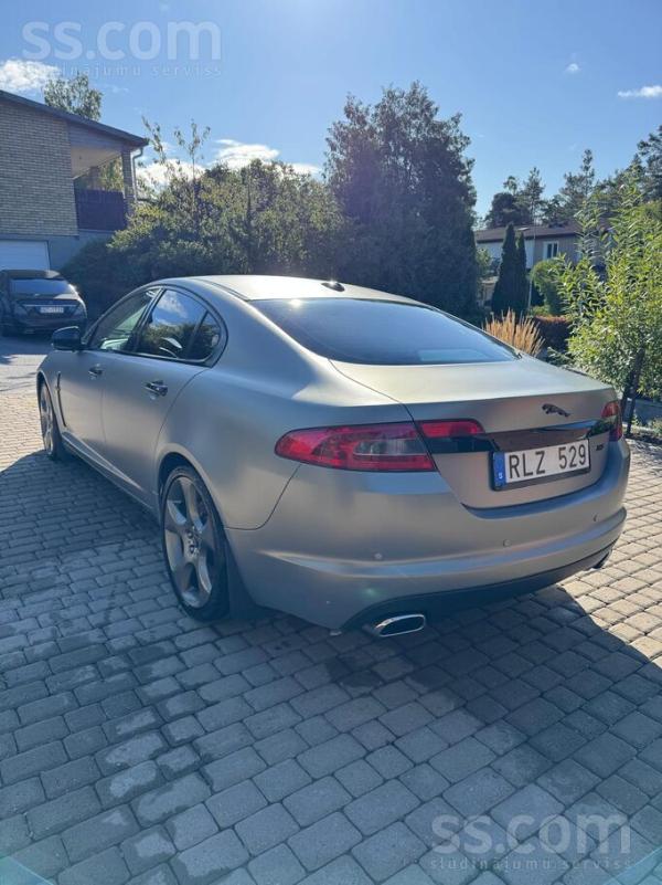 Pelēks Jaguar XF 2011 Liepāja, ar dzinēja tilpumu 3.00 L un nobraukumu 310 tūkst. km par 6500 €, foto 1 vietnē AUTOMOTO.COM.LV