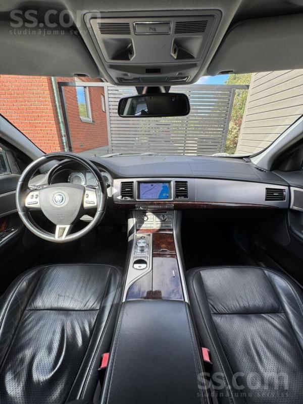 Pelēks Jaguar XF 2011 Liepāja, ar dzinēja tilpumu 3.00 L un nobraukumu 310 tūkst. km par 6500 €, foto 3 vietnē AUTOMOTO.COM.LV