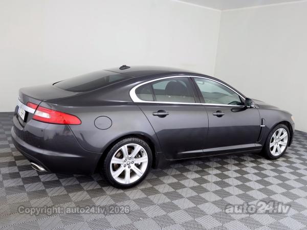 Pelēks Jaguar XF 2011 Tallina, ar dzinēja tilpumu 3.00 L un nobraukumu 233 tūkst. km par 2499 €, foto 4 vietnē AUTOMOTO.COM.LV