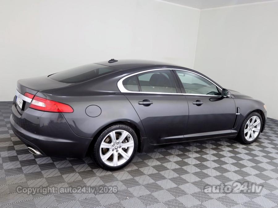 Grey Jaguar XF 2011 in Tallinn, with an engine capacity of 3.00 L and mileage of 233 thousand km for 2499 €, photo 4 on AUTOMOTO.COM.LV