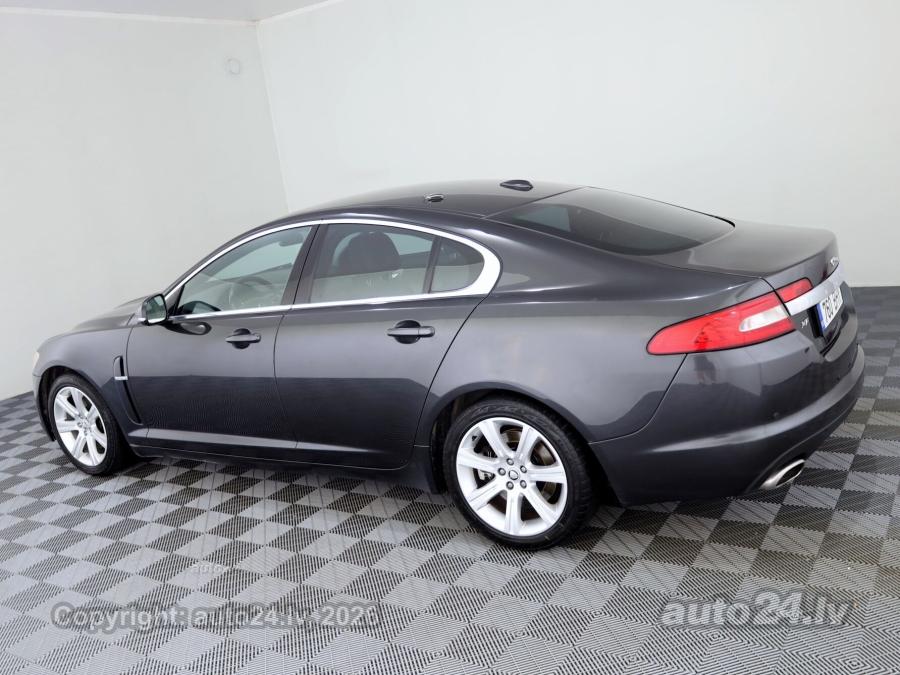 Grey Jaguar XF 2011 in Tallinn, with an engine capacity of 3.00 L and mileage of 233 thousand km for 2499 €, photo 5 on AUTOMOTO.COM.LV