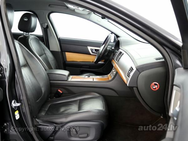 Pelēks Jaguar XF 2011 Tallina, ar dzinēja tilpumu 3.00 L un nobraukumu 233 tūkst. km par 2499 €, foto 7 vietnē AUTOMOTO.COM.LV