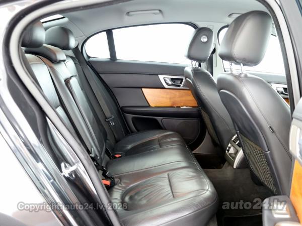 Pelēks Jaguar XF 2011 Tallina, ar dzinēja tilpumu 3.00 L un nobraukumu 233 tūkst. km par 2499 €, foto 8 vietnē AUTOMOTO.COM.LV