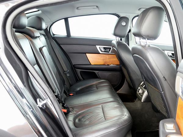 Pelēks Jaguar XF 2011 Tallina, ar dzinēja tilpumu 3.00 L un nobraukumu 233 tūkst. km par 2499 €, foto 8 vietnē AUTOMOTO.COM.LV