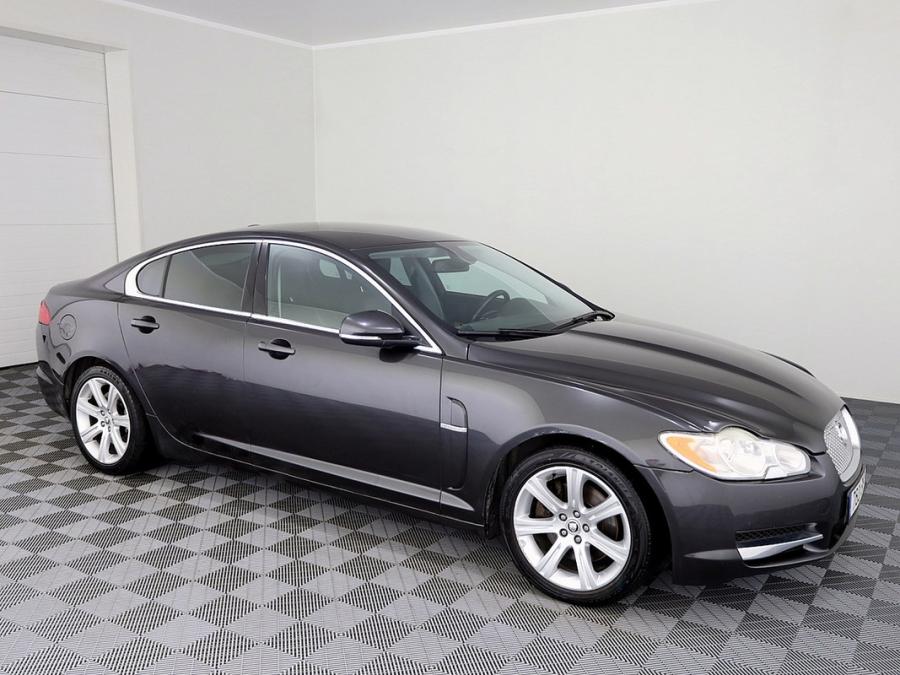 Grey Jaguar XF 2011 in Tallinn, with an engine capacity of 3.00 L and mileage of 233 thousand km for 2499 €, photo 10 on AUTOMOTO.COM.LV
