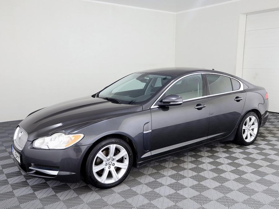 Grey Jaguar XF 2011 in Tallinn, with an engine capacity of 3.00 L and mileage of 233 thousand km for 2499 €, photo 11 on AUTOMOTO.COM.LV