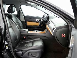 Grey Jaguar XF 2011 in Tallinn, with an engine capacity of 3.00 L and mileage of 233 thousand km for 2499 €, photo 15 on AUTOMOTO.COM.LV