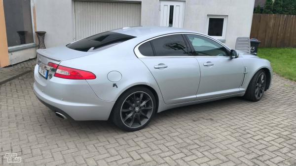 Pelēks Jaguar XF 2011 Panevēža, ar dzinēja tilpumu 3.00 L un nobraukumu 289 tūkst. km par 4800 €, foto 3 vietnē AUTOMOTO.COM.LV