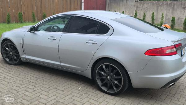 Pelēks Jaguar XF 2011 Panevēža, ar dzinēja tilpumu 3.00 L un nobraukumu 289 tūkst. km par 4800 €, foto 4 vietnē AUTOMOTO.COM.LV