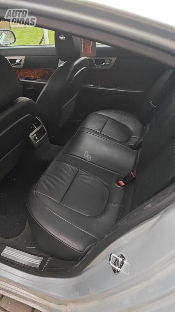 Pelēks Jaguar XF 2011 Panevēža, ar dzinēja tilpumu 3.00 L un nobraukumu 289 tūkst. km par 4800 €, foto 10 vietnē AUTOMOTO.COM.LV