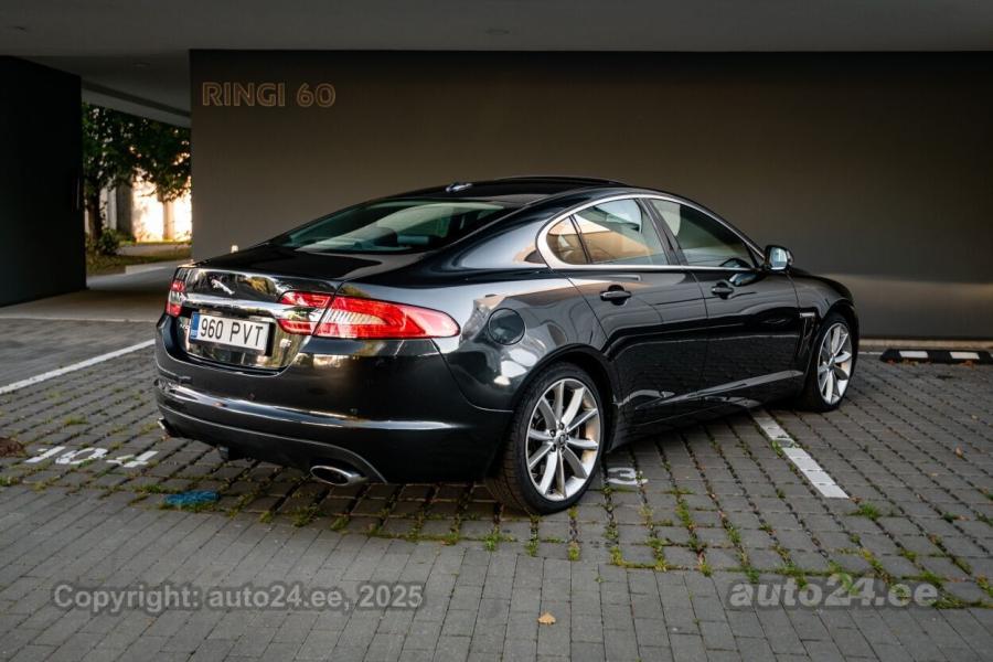 Pelēks Jaguar XF 2012 Pērnava, ar dzinēja tilpumu 3.00 L un nobraukumu 267 tūkst. km par 9000 €, foto 5 vietnē AUTOMOTO.COM.LV