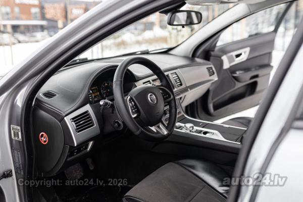 Pelēks Jaguar XF 2012 Tallina, ar dzinēja tilpumu 3.00 L un nobraukumu 345 tūkst. km par 7490 €, foto 7 vietnē AUTOMOTO.COM.LV