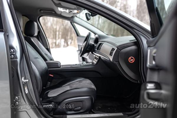 Pelēks Jaguar XF 2012 Tallina, ar dzinēja tilpumu 3.00 L un nobraukumu 345 tūkst. km par 7490 €, foto 11 vietnē AUTOMOTO.COM.LV