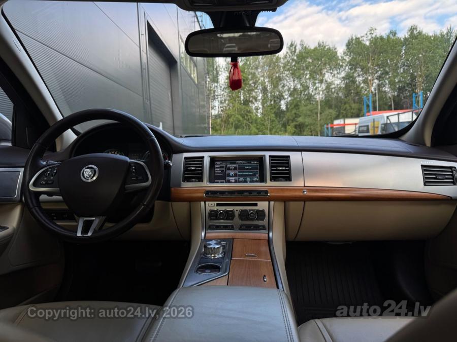 Grey Jaguar XF 2012 in Tallinn, with an engine capacity of 2.20 L and mileage of 226 thousand km for 5990 €, photo 7 on AUTOMOTO.COM.LV