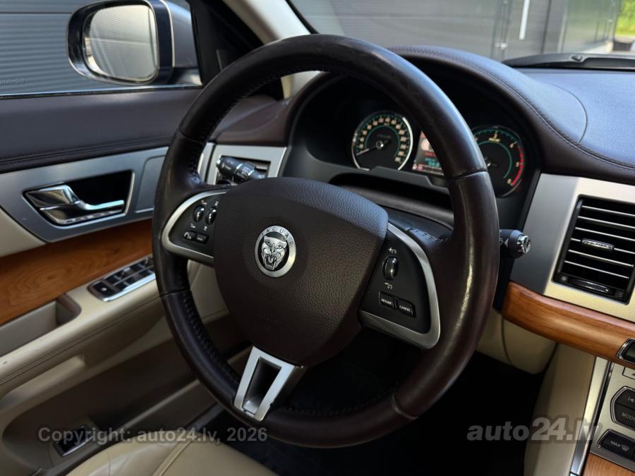 Grey Jaguar XF 2012 in Tallinn, with an engine capacity of 2.20 L and mileage of 226 thousand km for 5990 €, photo 10 on AUTOMOTO.COM.LV