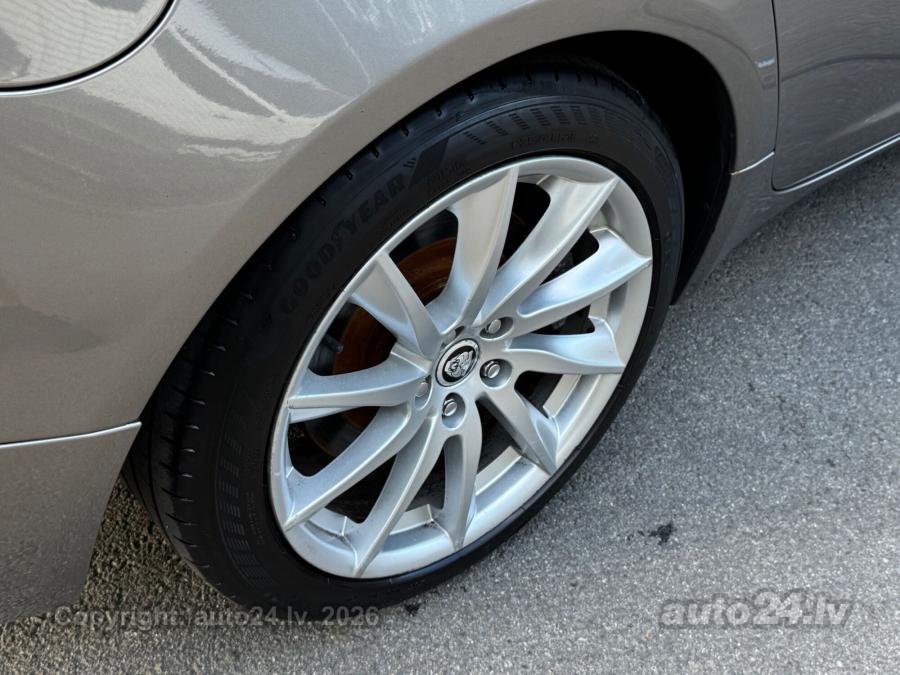 Grey Jaguar XF 2012 in Tallinn, with an engine capacity of 2.20 L and mileage of 226 thousand km for 5990 €, photo 20 on AUTOMOTO.COM.LV
